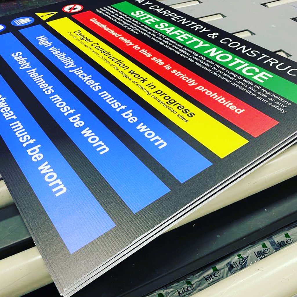 Six 800mm x 600mm Correx Signs - Big Value Banners